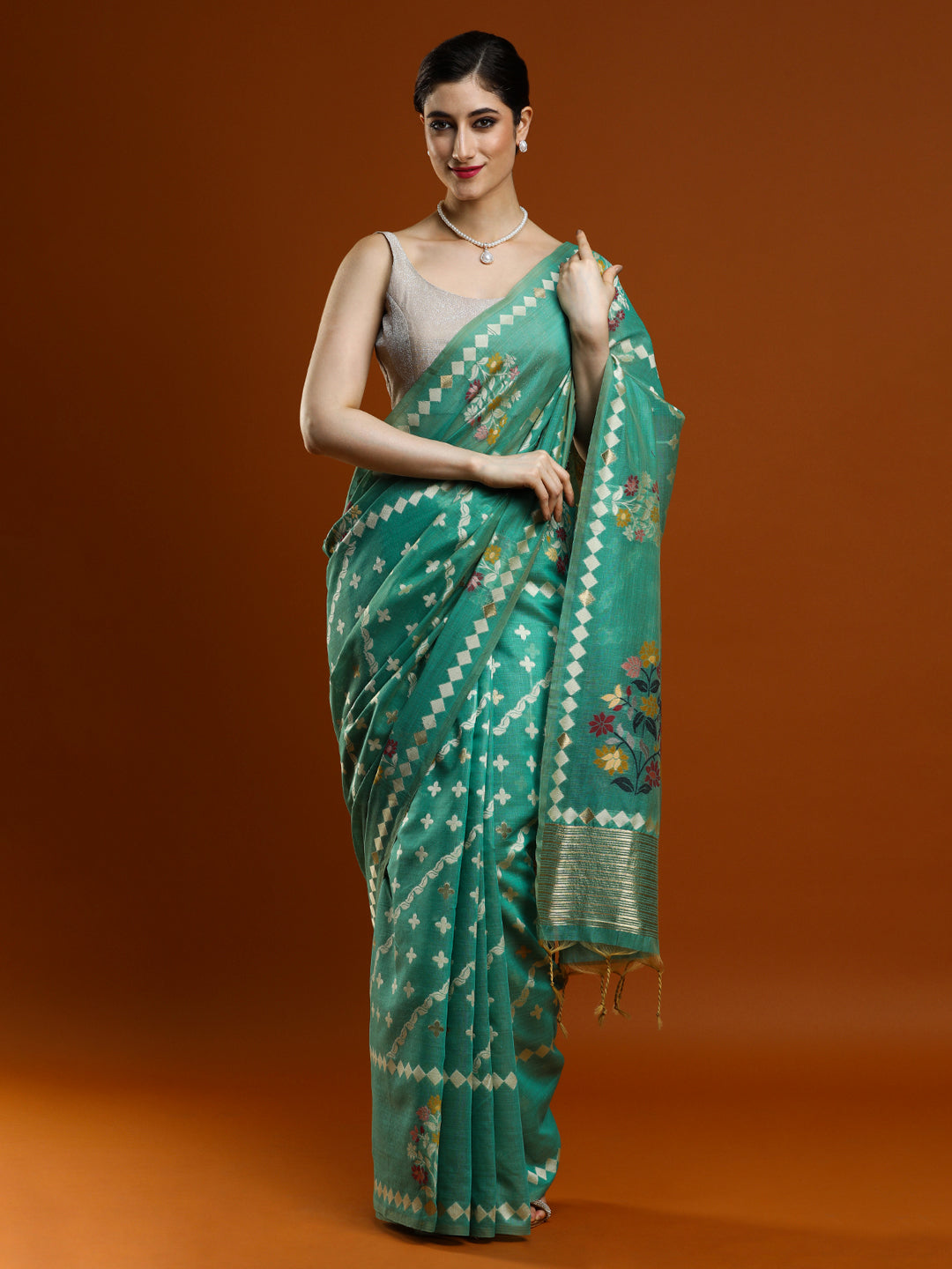 Sarha Women Woven Design Zari Banarasi Saree in Green