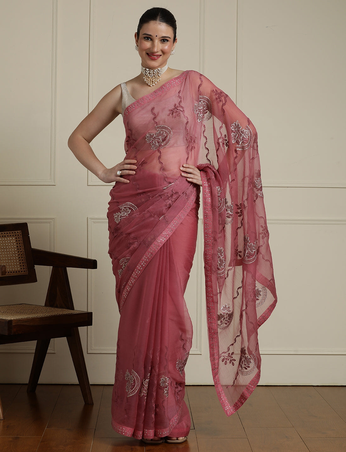 Floral Embellished Chiffon Saree With Unstitched Blouse in Pink – Sarha